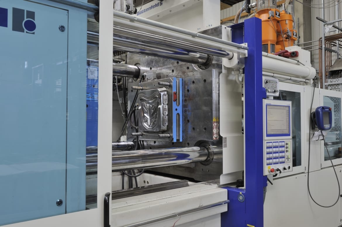 EAS Pressmag SP + Control unit installed on an injection machine - EAS ...